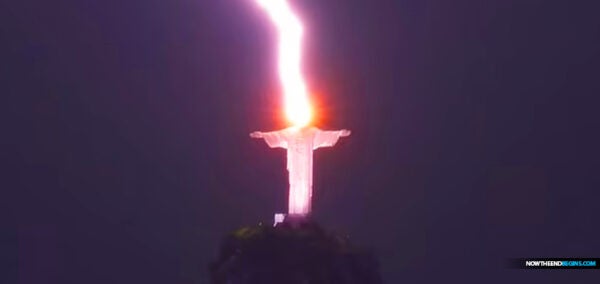 Last Week, A Stunning Bolt Of Lightning Struck The 125ft High Christ ...